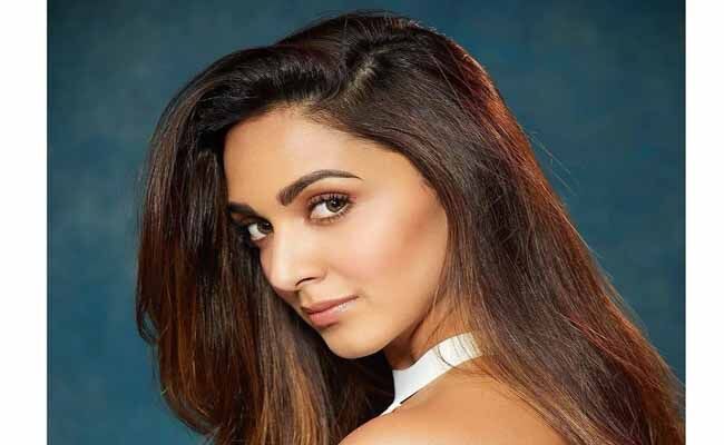 వైట్ డ్రెస్‌లో వయ్యారాలు ఒలకబోస్తున్న కియారా .. లేటెస్ట్ ఫోటోస్