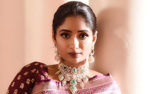 Sandhya Raju: రామలింగ రాజు కోడలు సంధ్యా రాజు హీరోయిన్‌గా 'నాట్యం' సినిమా..