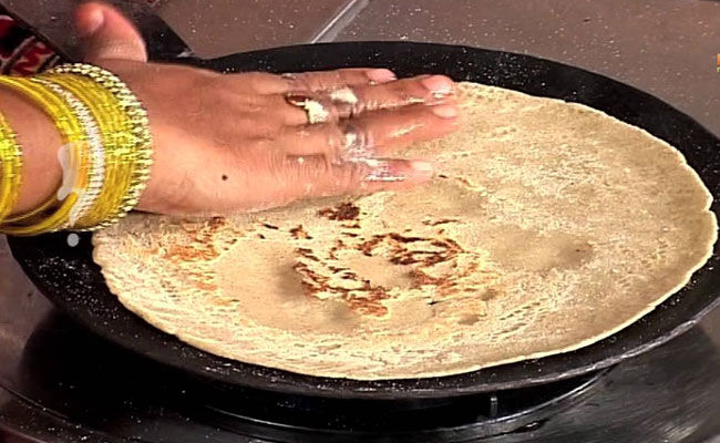 Jonna Rotte: జొన్నరొట్టెలకు పెరుగుతున్న క్రేజ్.. వీటి వల్ల ఉపయోగాలు ...