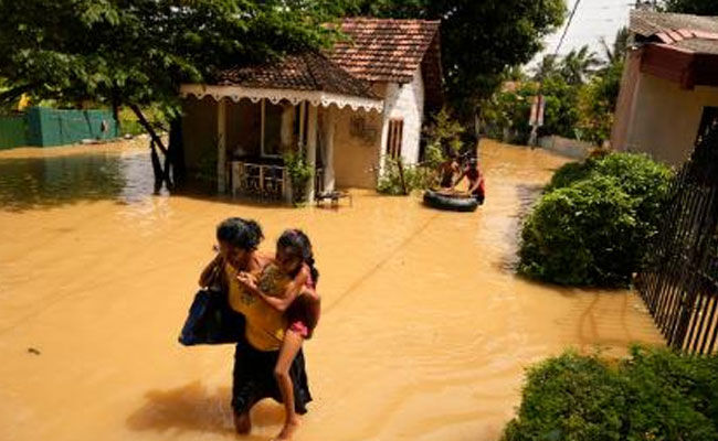 AP Rains: ఏపీకి కూడా వర్షాల తాకిడి.. లోతట్టు ప్రాంతాల ప్రజల ఇబ్బందులు..
