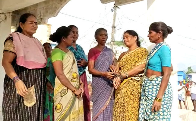 Parvathipuram Manyam District: మహిళను తాళ్లతో కట్టేసిన గ్రామస్తులు ...