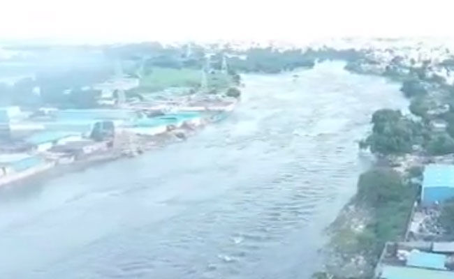 Hyderabad Musi River: హైదరాబాద్‌లో ఉధృతంగా ప్రవహిస్తున్న మూసీ నది..