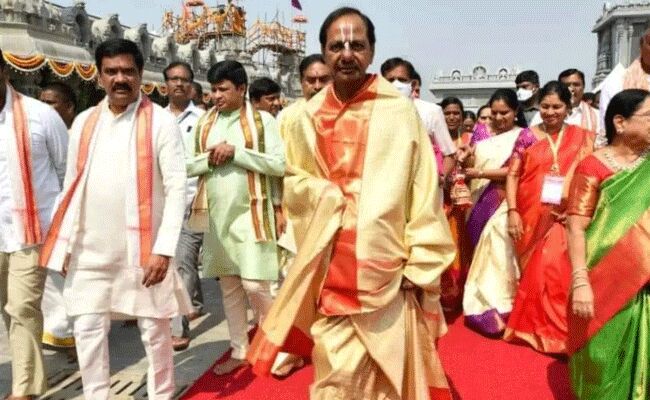 KCR : యాదాద్రి శ్రీ లక్ష్మీనరసింహస్వామిని దర్శించుకున్న సీఎం కేసీఆర్..