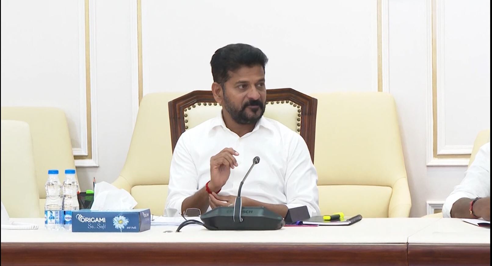 TS: దావోస్‌కు రేవంత్‌రెడ్డి బృందం | CM REVANTH REDDY TEAM GOS DAVOS