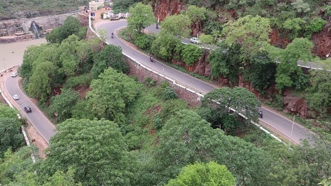 Srisailam : శ్రీశైలం వెళ్లే యాత్రికులకు శుభవార్త.. ఆ దారి ఓపెన్ | Good ...